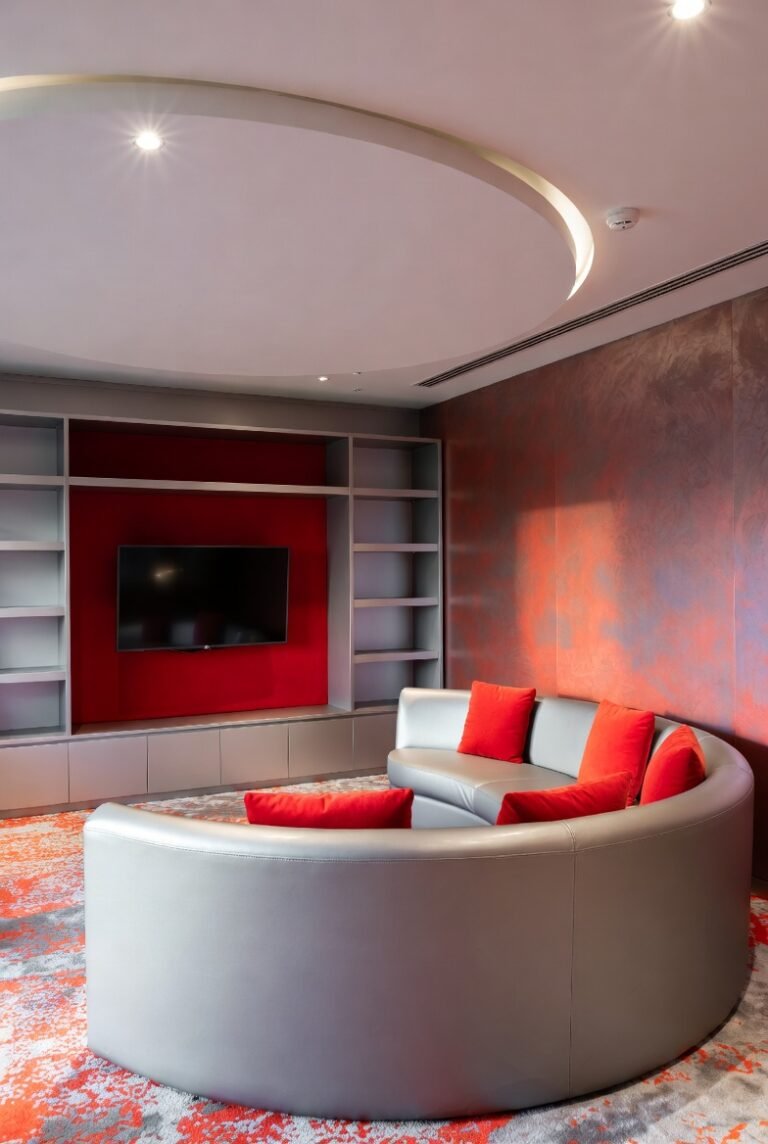 17 Colors That Go With Red For Stylish and Versatile Combos - paintzine.com