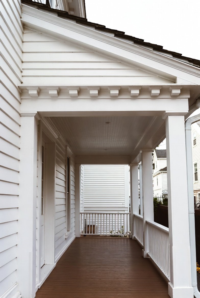 16 Cape Cod Front Porch Ideas to Boost Your Curb Appeal - paintzine.com